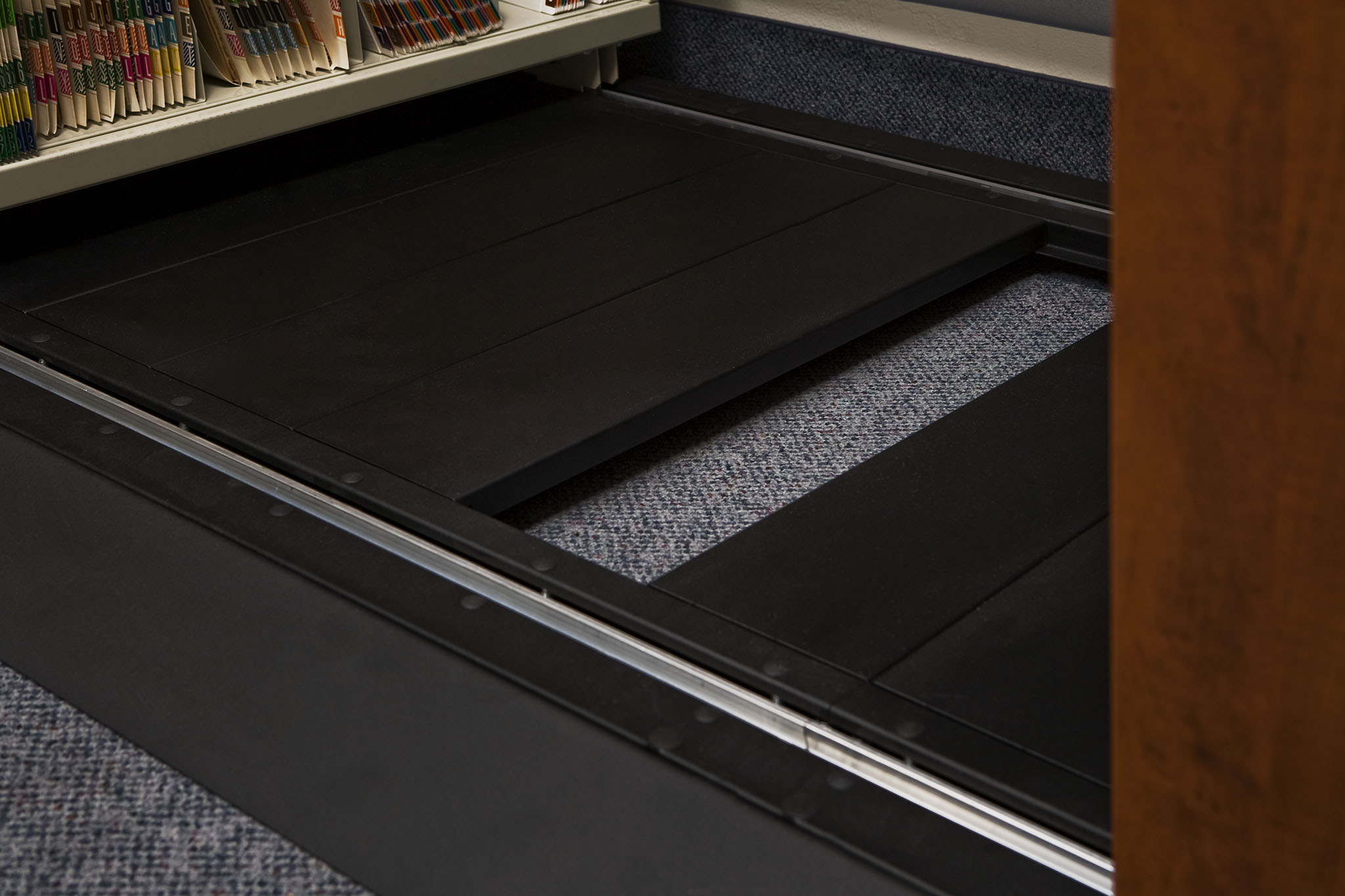 Universal Demountable Track System - Spacefile